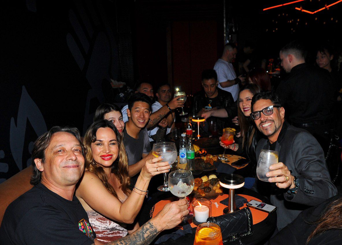 Martín Ku de Gran Hermano y su novia festejaron con amigos la noticia ...